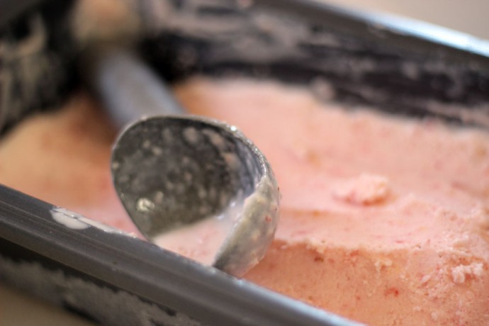 Healthy Strawberry Mango Frozen Yogurt